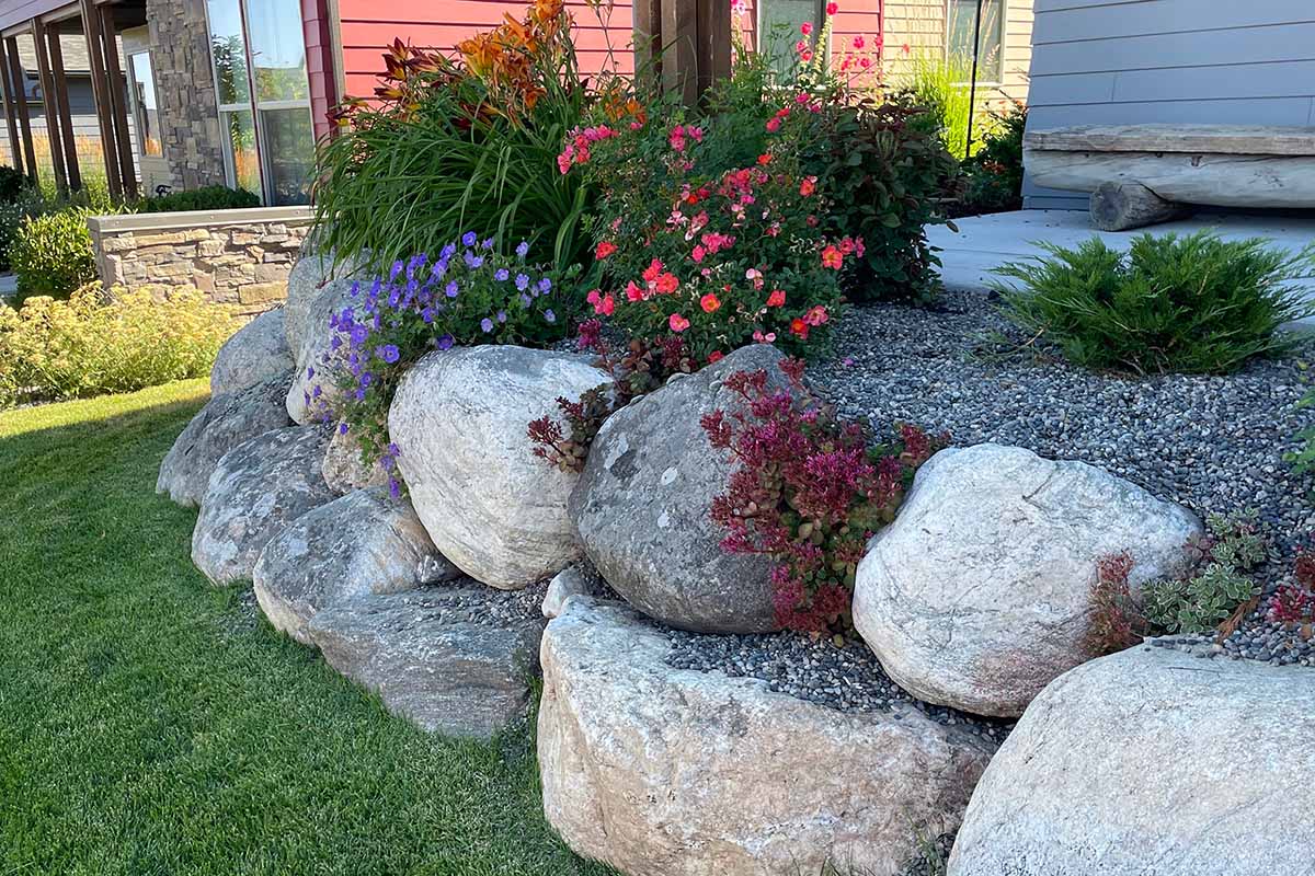 15 Landscaping with Boulders Ideas to Transform Your Outdoor Space ...